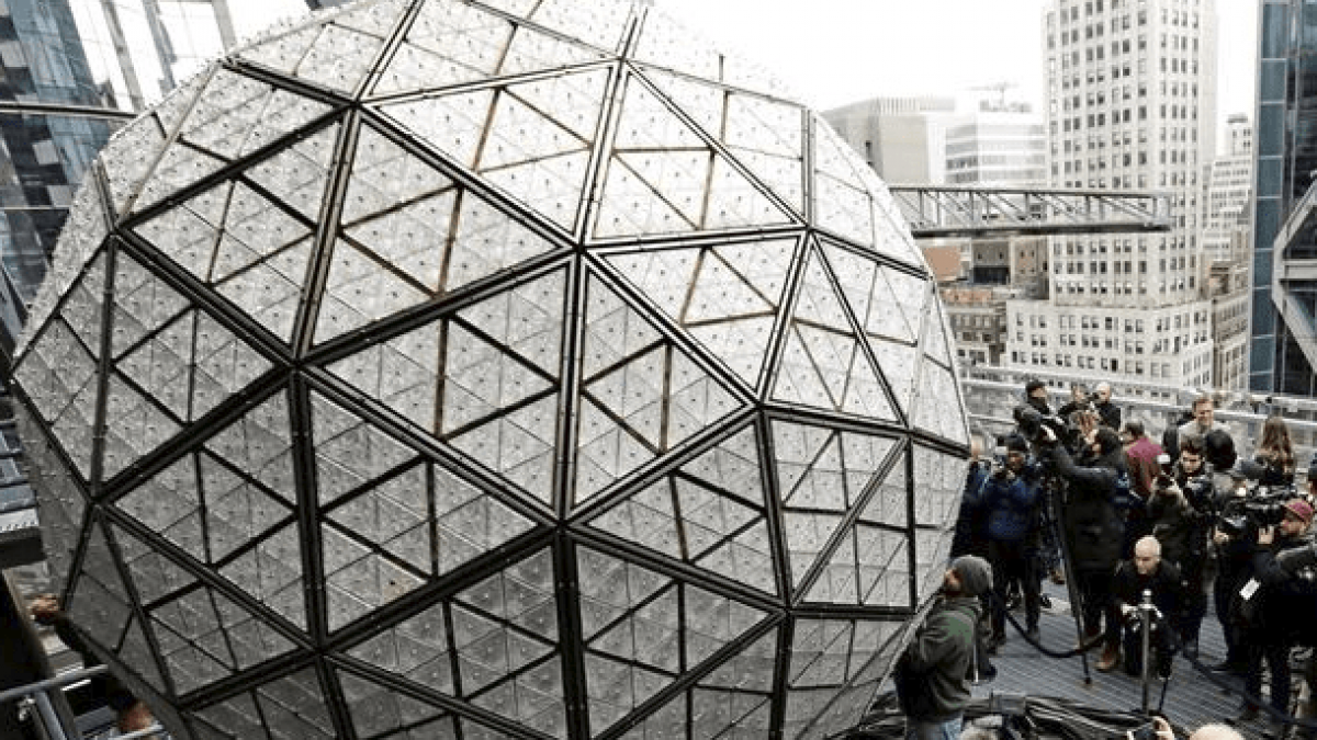 La famosa bola de Times Square recibirá el 2021 sin público