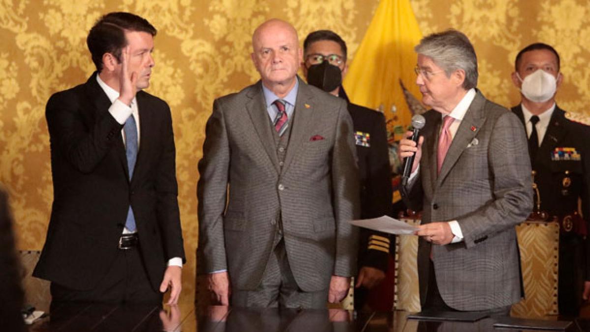 Presidente Guillermo Lasso posesiona a dos nuevos Ministros de Estado