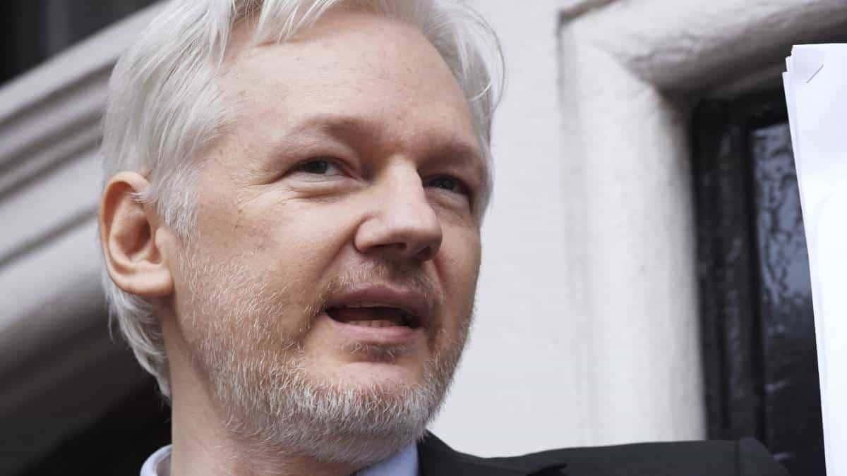México honra a familia de Assange en nombre de la 'libertad de expresión'
