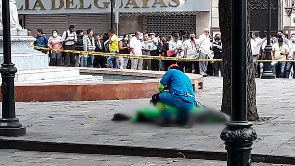 El fiscal Édgar Escobar es asesinado frente a la Fiscalía en Guayaquil