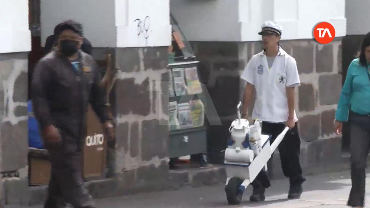 Los poncheros son parte de la identidad quiteña