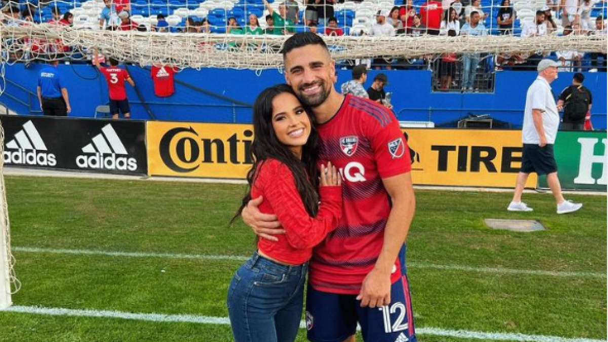 Novio de Becky G habla de una aparente infidelidad