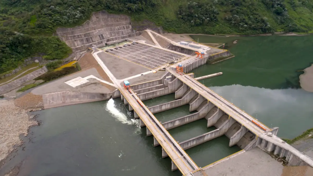 Lasso anuncia tres acciones para paliar la crisis del sector energético