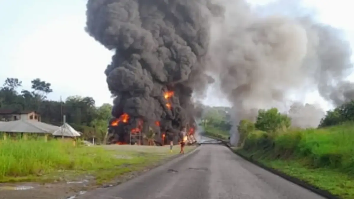 ¿Qué causó el incendio en la tubería del oleoducto en Sucumbíos?