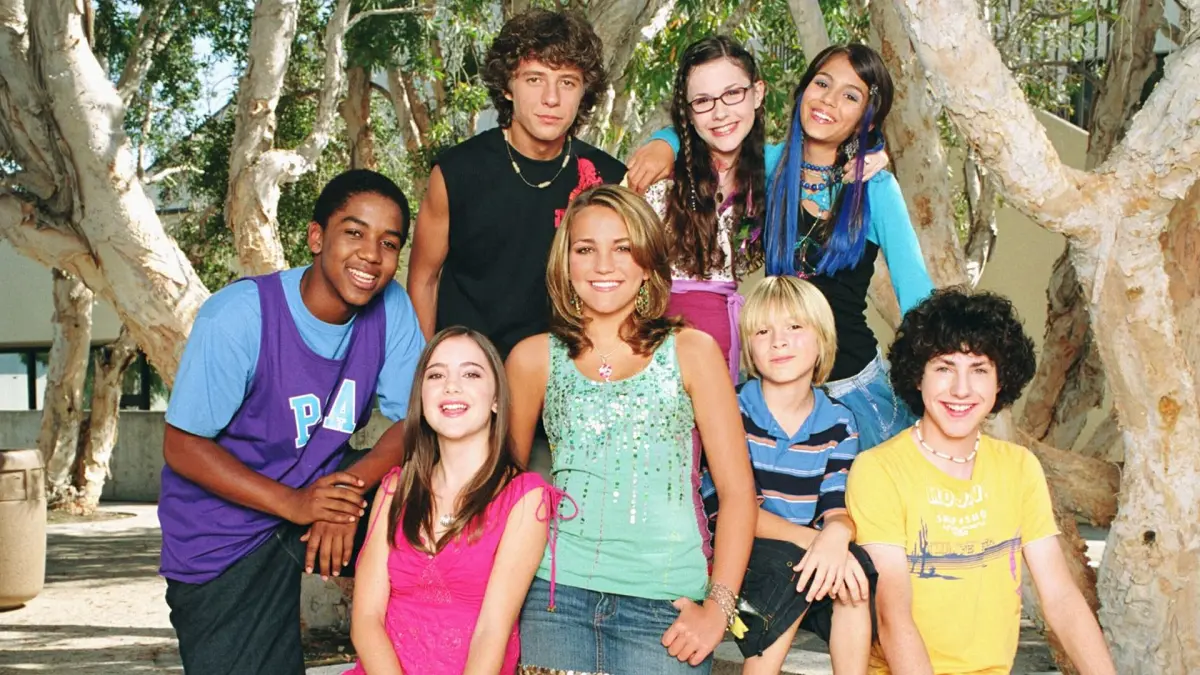 Actor de serie Zoey 101 denuncia que fue víctima de acoso y abuso sexual