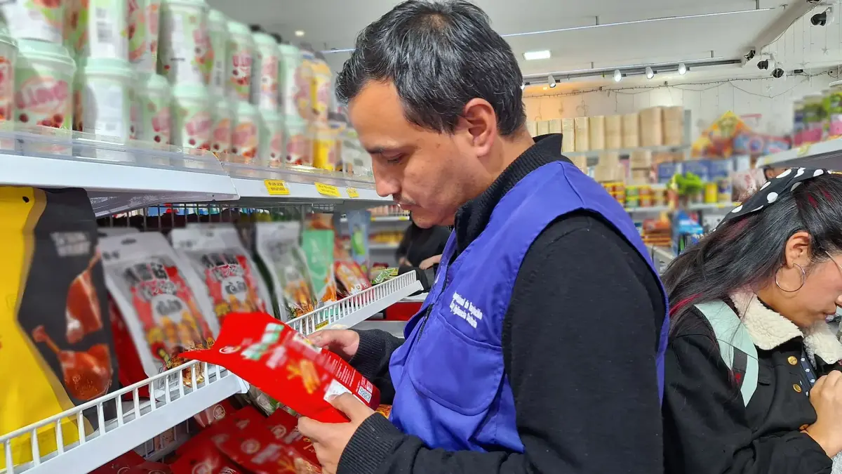 Miles de productos asiáticos decomisados en Quito; local clausurado
