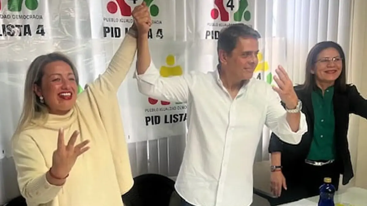 Cristina Carrera será la compañera de fórmula del general Víctor Araus ...