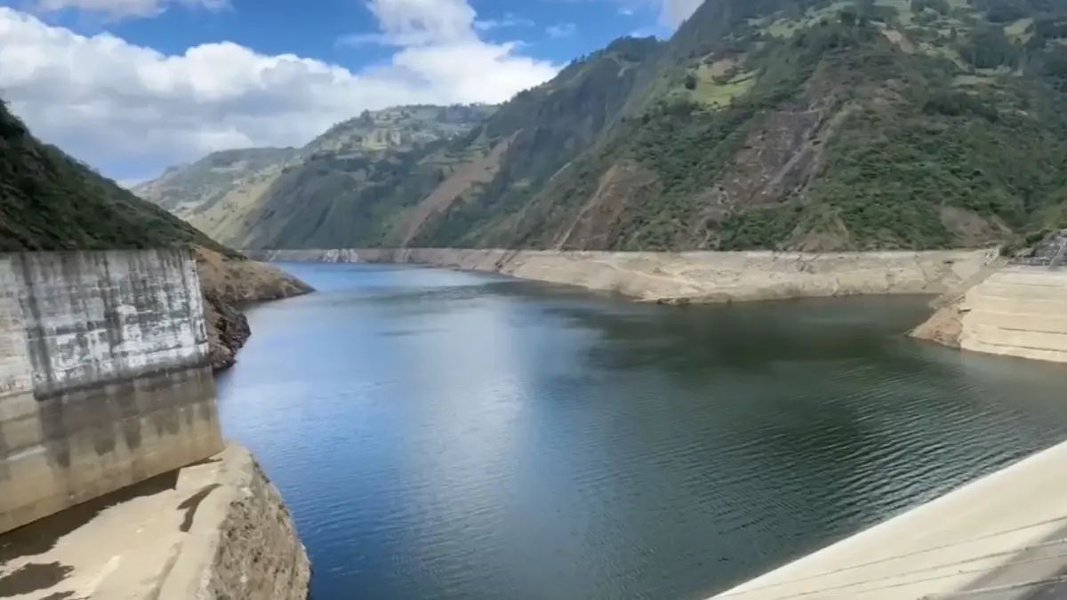 El nivel de la represa Mazar aumentó tras las lluvias en Cuenca