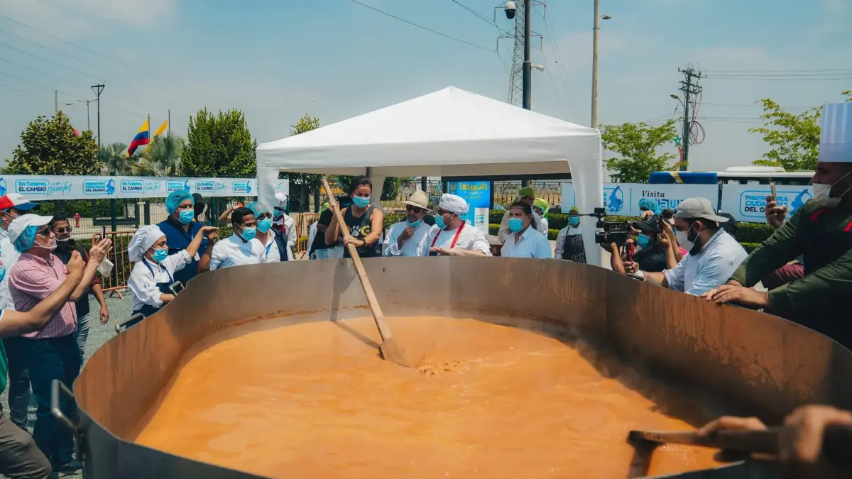 Guayas logra Récord Guinness por el encebollado más grande del mundo