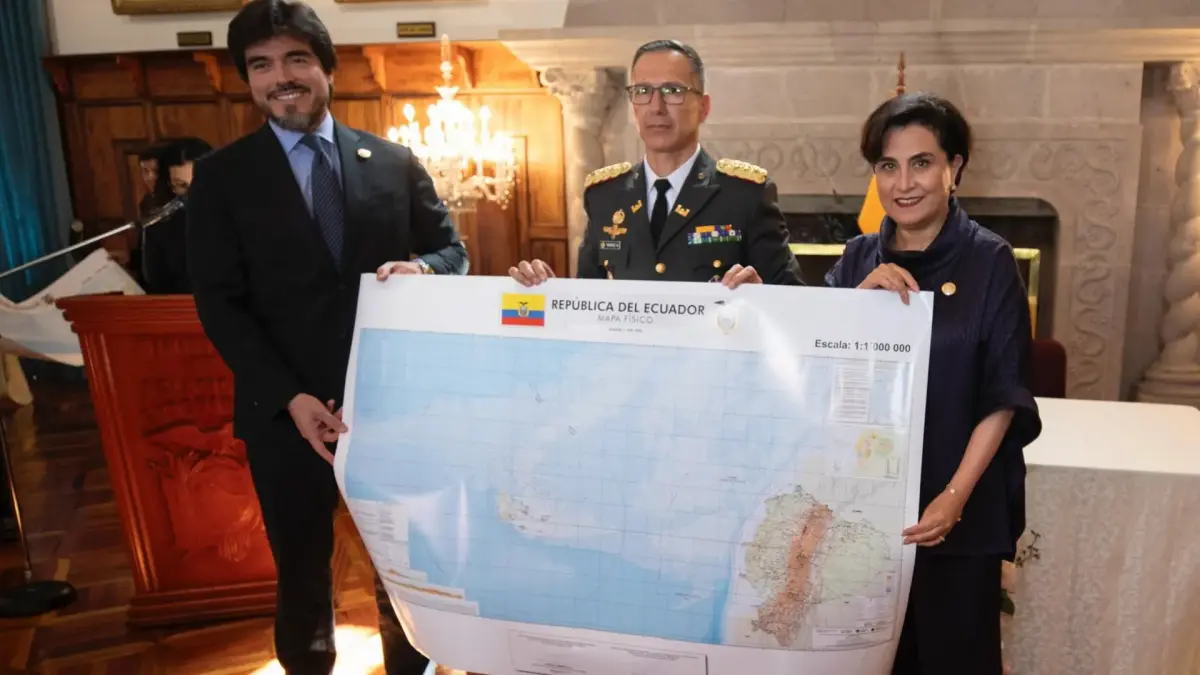 Ecuador presenta sus dos nuevos mapas oficiales, incluye límites ...