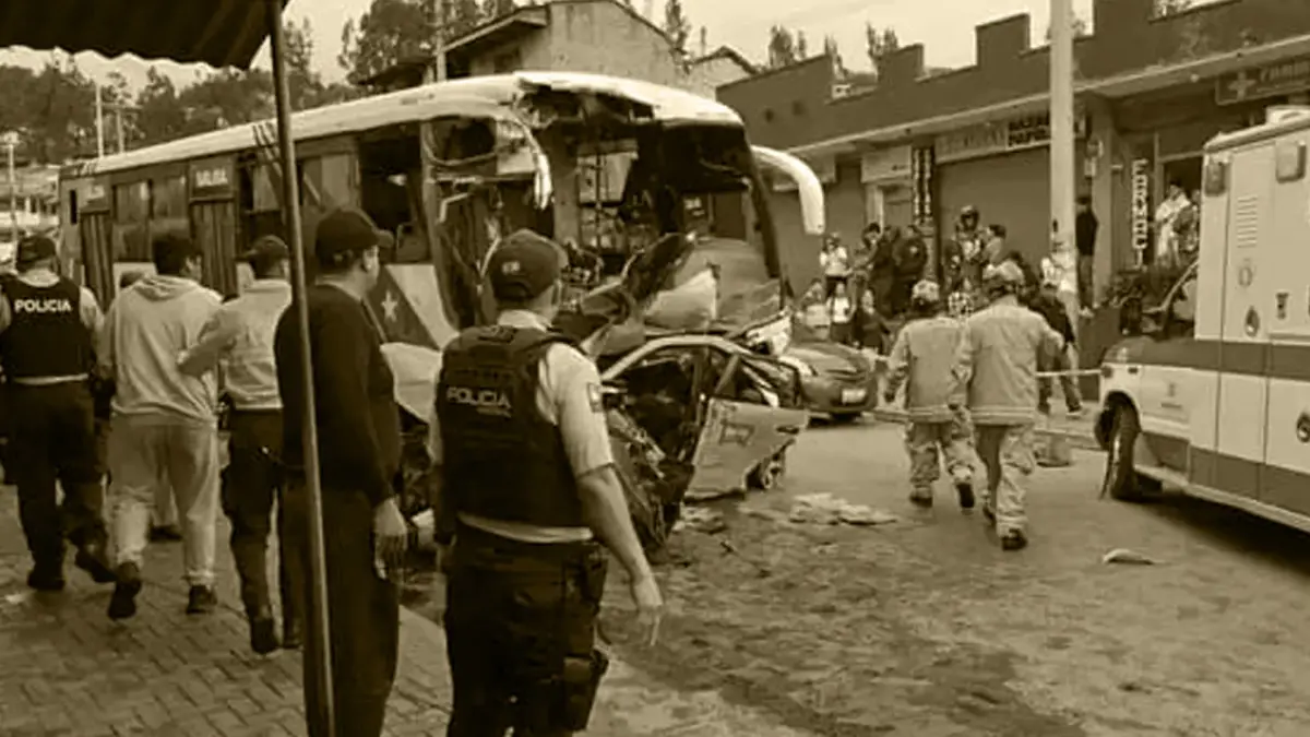 ANT pide sancionar a bus involucrado en choque múltiple en Cuenca