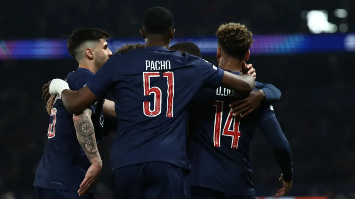 Con Willian Pacho de titular el PSG venció 3-1 al Aston Villa en la ida ...