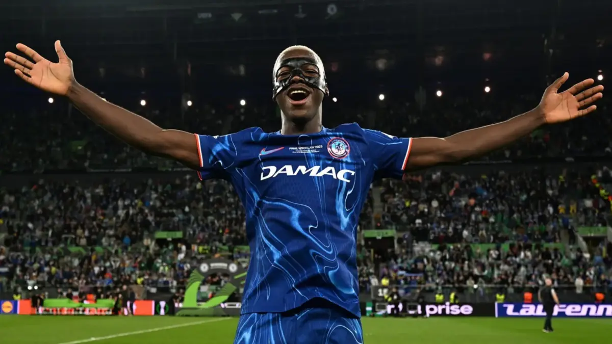 ¿Por qué 'Moi' Caicedo juega con máscara en el Chelsea?