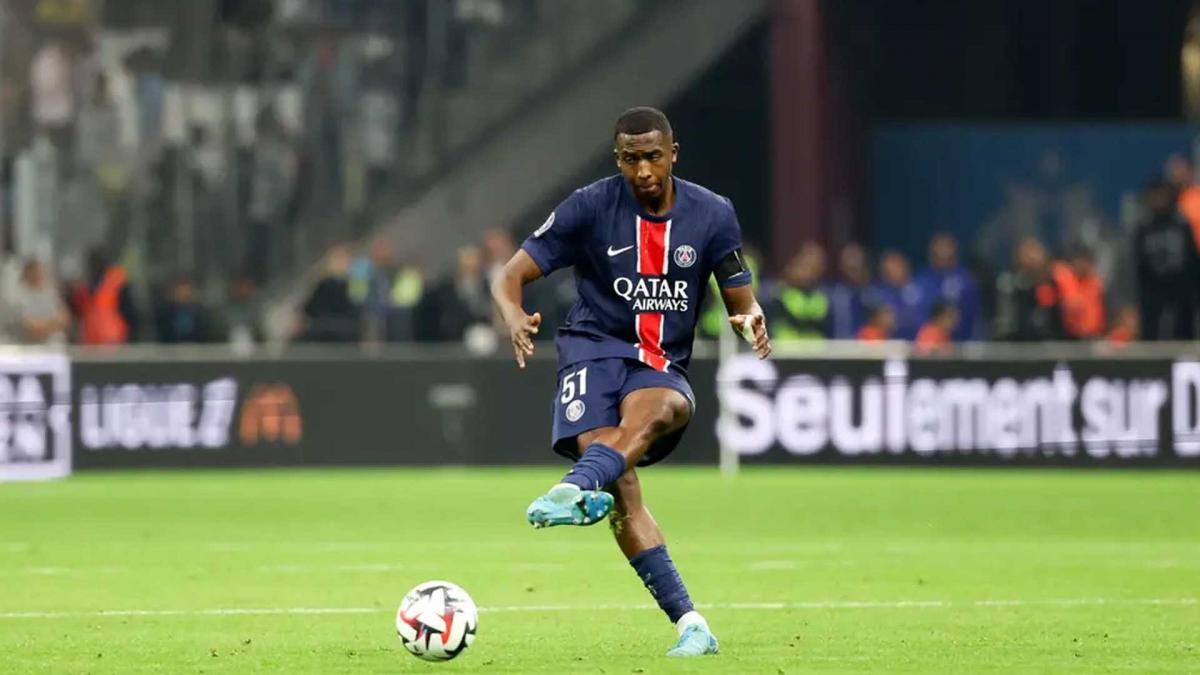 Willian Pacho fue recibido con pasillo de honor, aplausos y bromas en ...