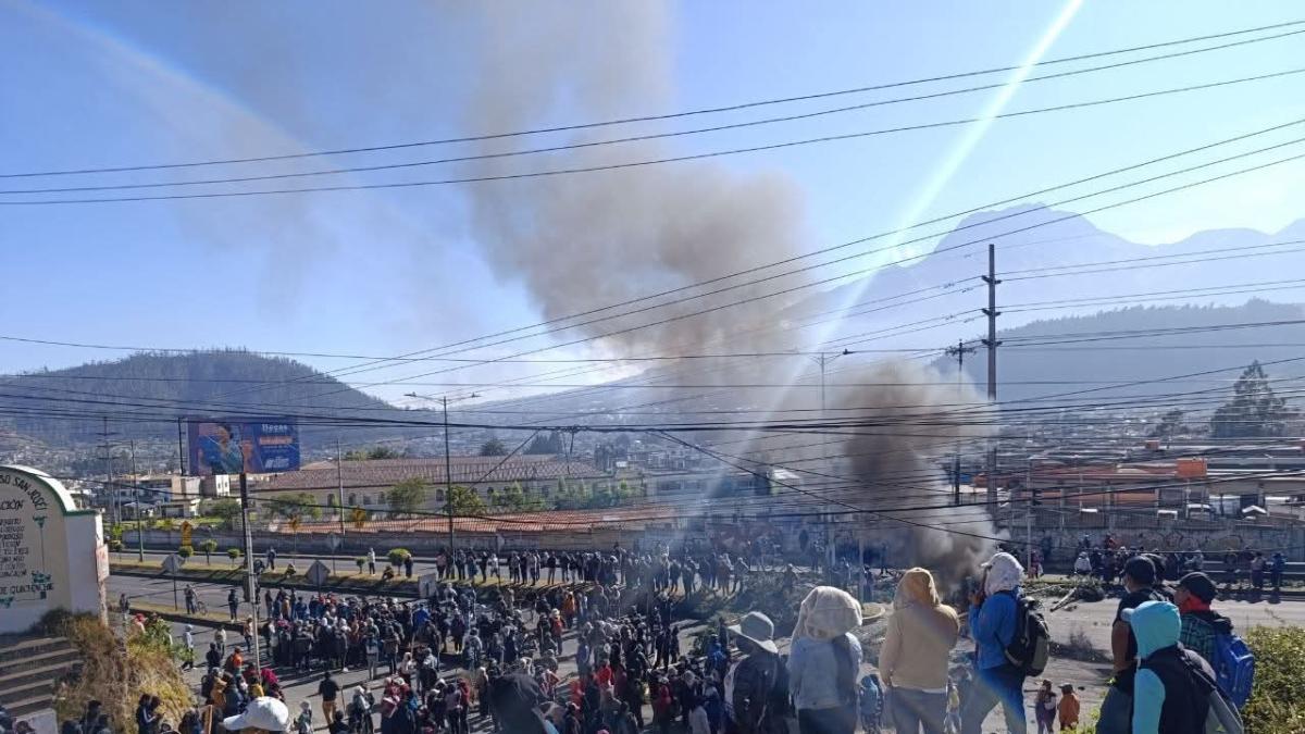 Heridos, detenidos y daños tras disturbios en Comando de Policía de ...