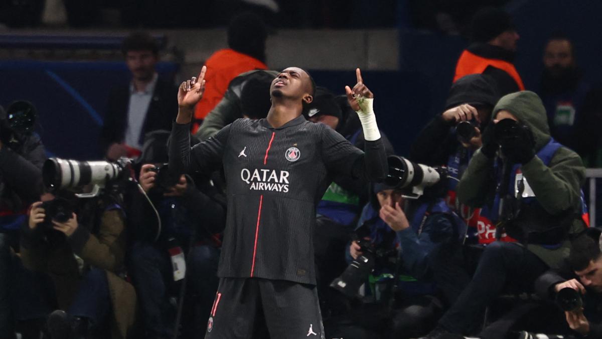 ¡HISTÓRICO! Willian Pacho en el once ideal de The Best, el premio de la ...