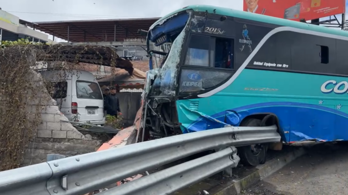 Fallecidos y heridos en siniestro múltiple en Ambato este jueves 15 de ...